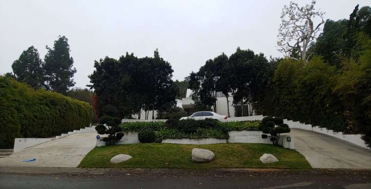 Filmed in LA, the iconic houses set – DayDream Under the Stars