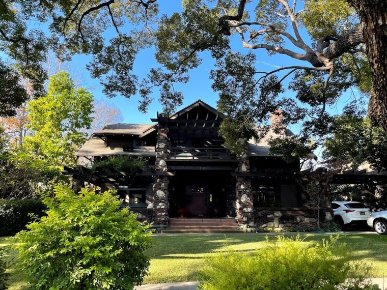 Filmed in LA, the iconic houses set – DayDream Under the Stars